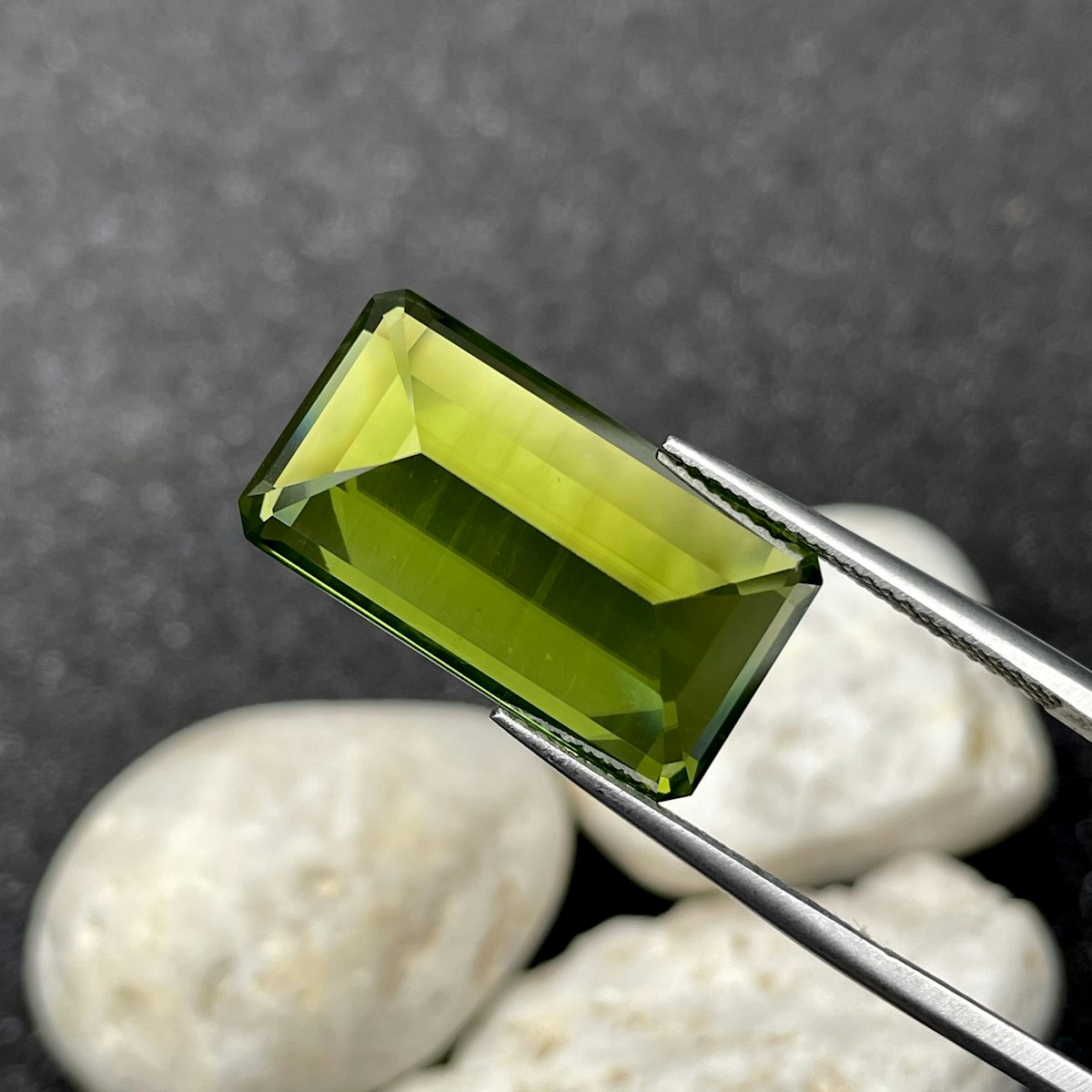 Green Peridot 18.64ct (PD0035) | Mohra.com