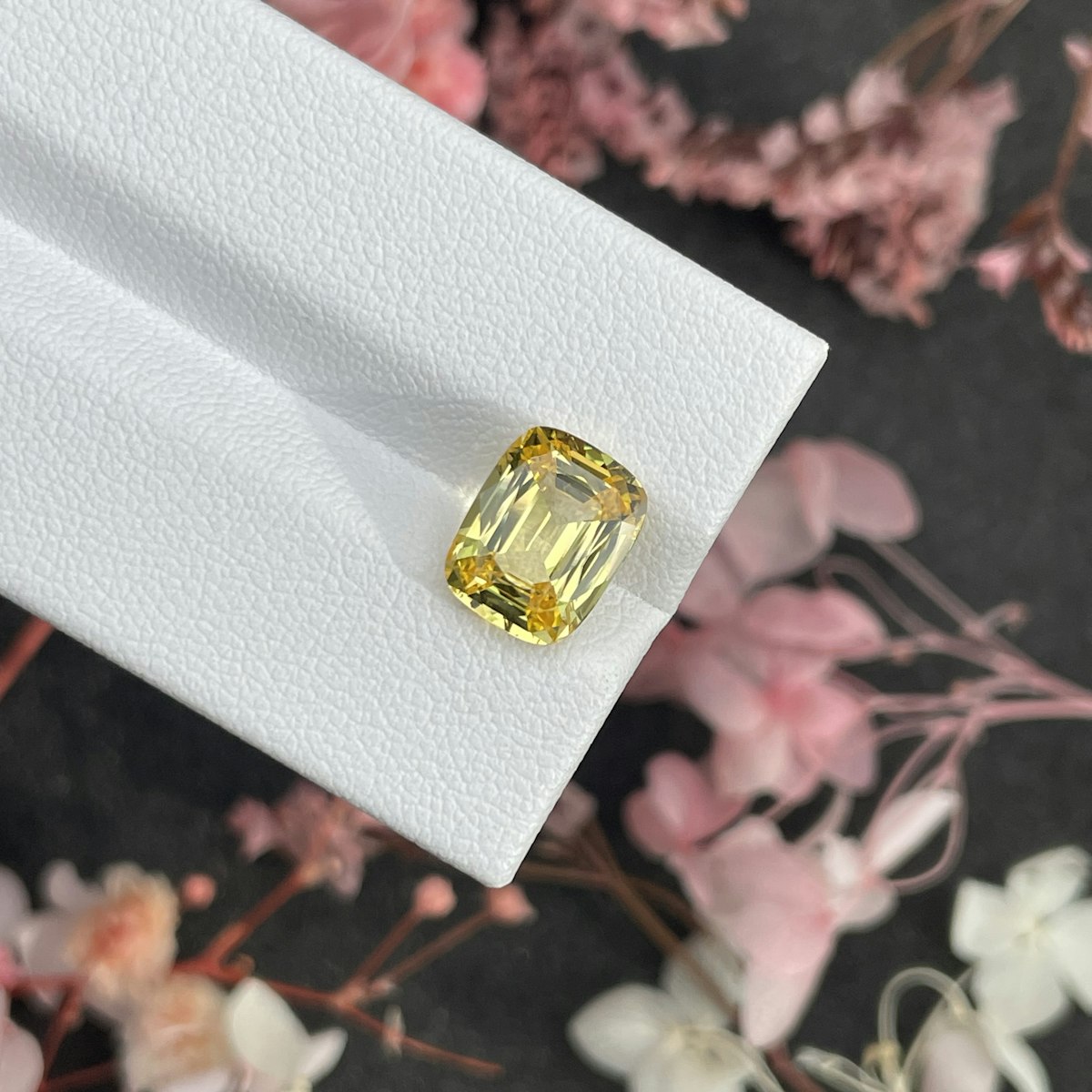 Yellow Sapphire 3.68ct - 10x8mm (YS0037) | Mohra.com