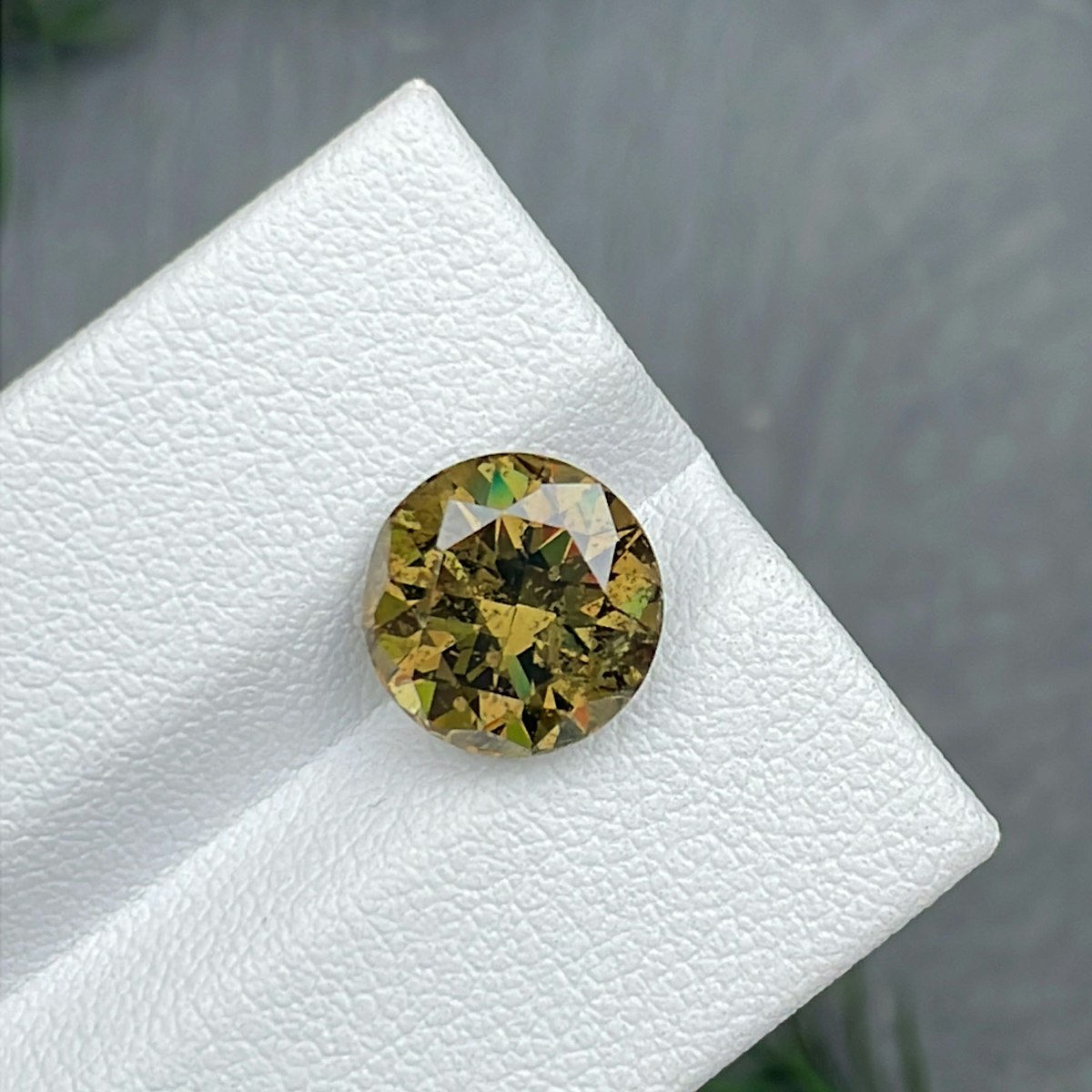Green Demantoid Garnet 5.04ct - 10mm (DG0012) | Mohra.com